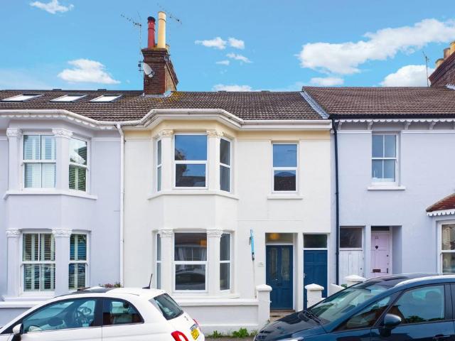 3 bedroom terraced house for sale