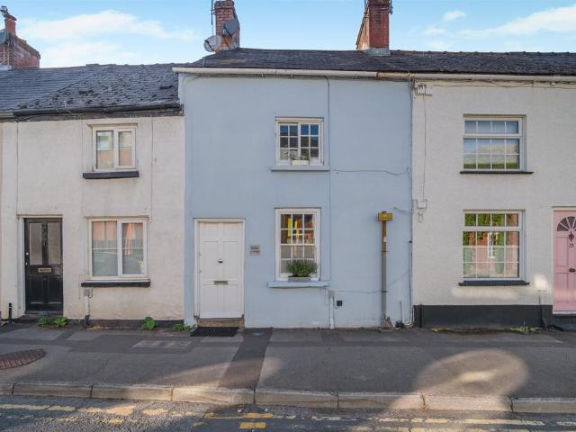 3 bedroom terraced house for sale