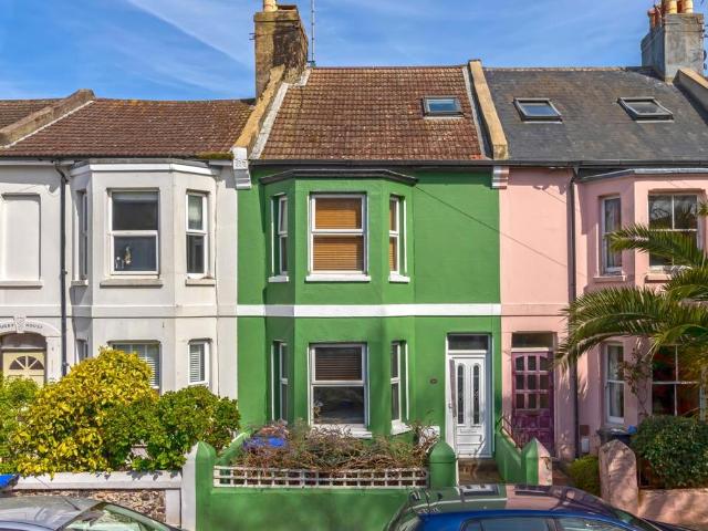 3 bedroom terraced house for sale