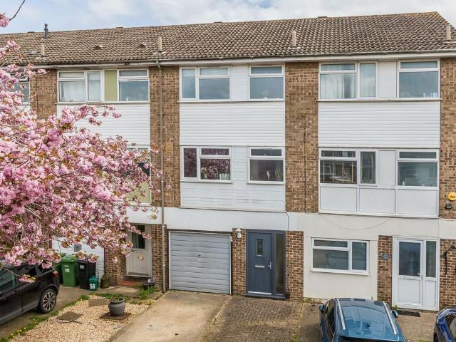 3 bedroom terraced house for sale