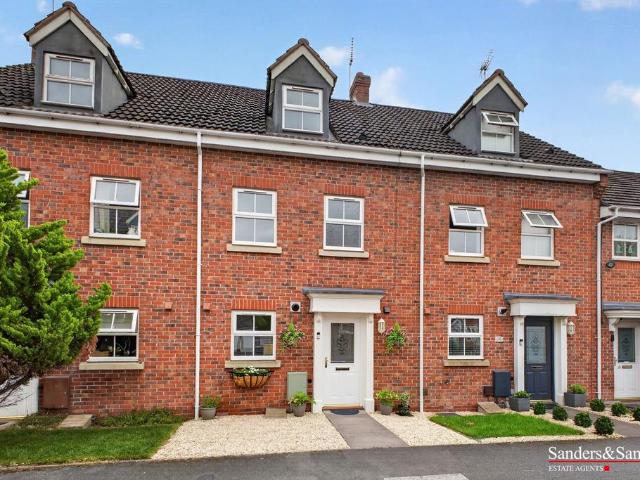 3 bedroom terraced house for sale