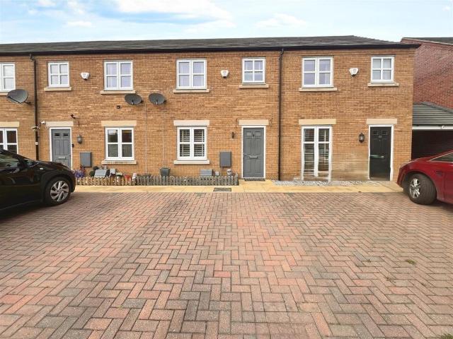 3 bedroom terraced house for sale