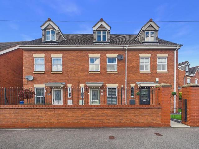 3 bedroom terraced house for sale