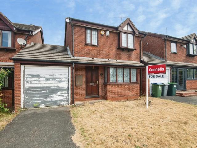 3 bedroom link detached house for sale