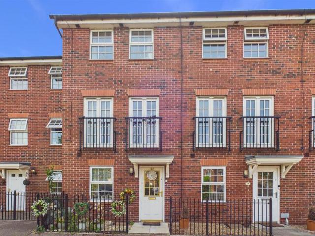 4 bedroom terraced house for sale