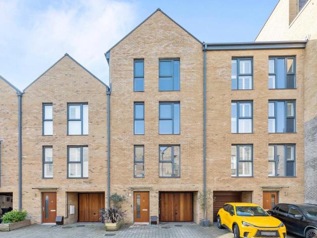3 bedroom terraced house for sale