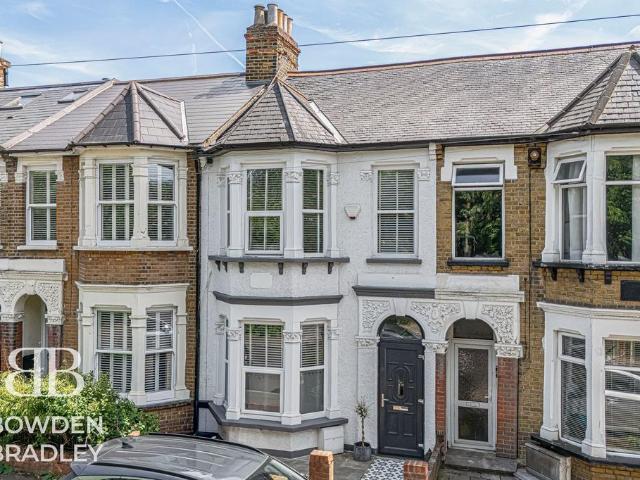 3 bedroom terraced house for sale