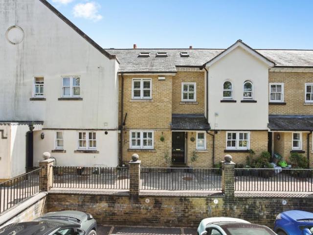 3 bedroom terraced house for sale