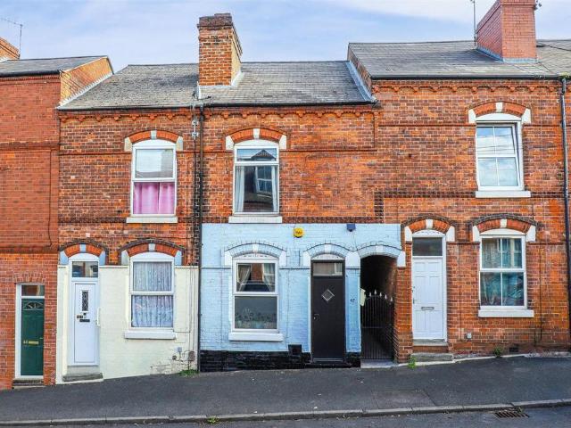3 bedroom terraced house for sale