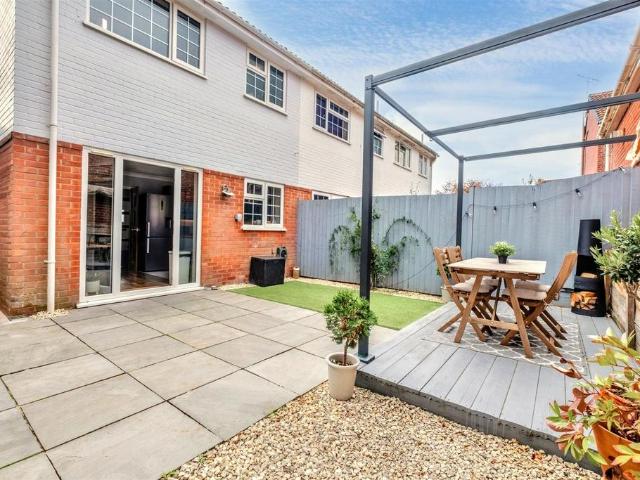 3 bedroom terraced house for sale