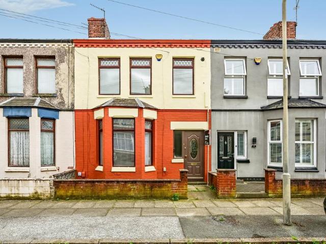 3 bedroom terraced house for sale