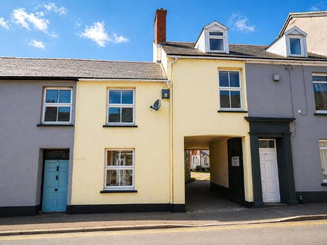 3 bedroom terraced house for sale