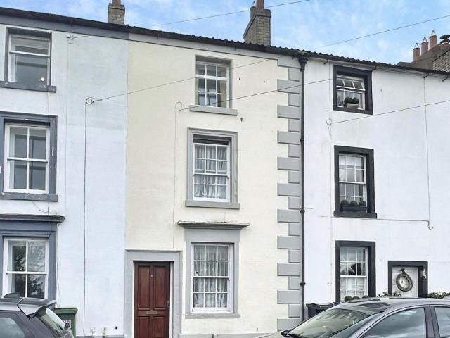 3 bedroom terraced house for sale