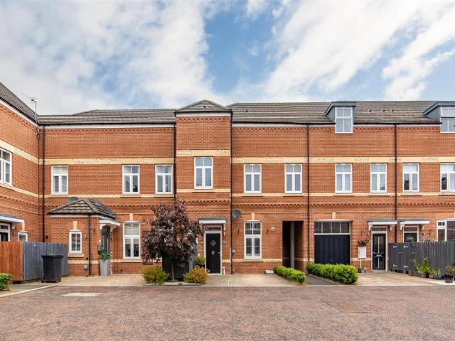 3 bedroom terraced house for sale