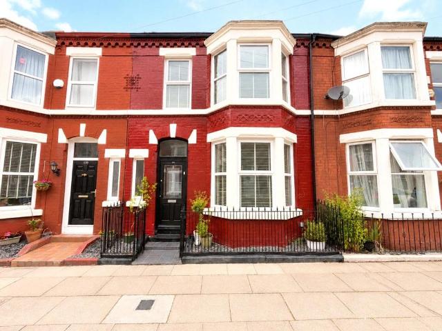 3 bedroom terraced house for sale