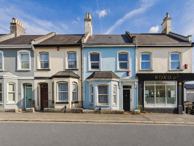 3 bedroom terraced house for sale