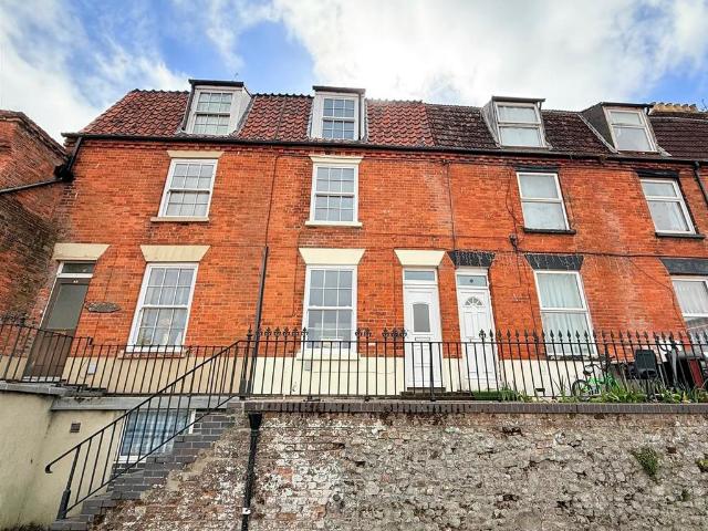 3 bedroom terraced house for sale
