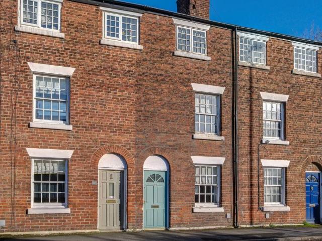 3 bedroom terraced house for sale