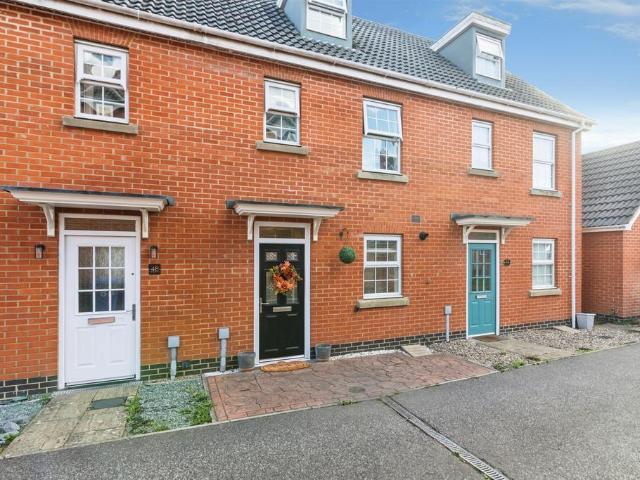 3 bedroom terraced house for sale
