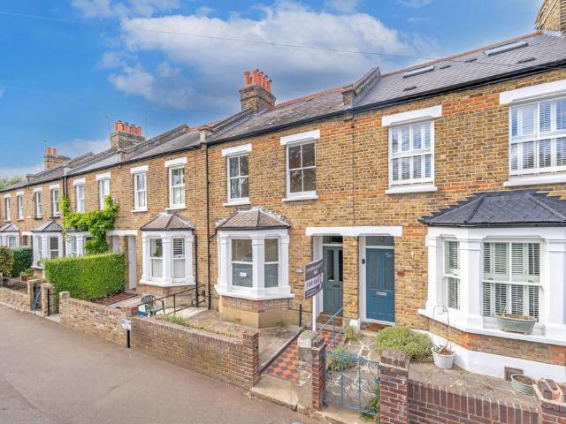 3 bedroom terraced house for sale