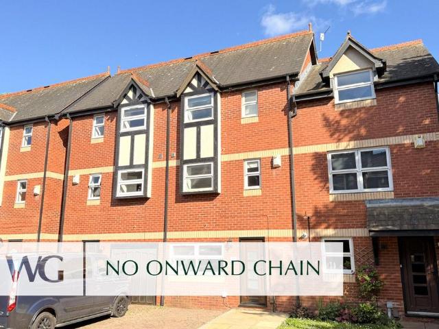3 bedroom terraced house for sale