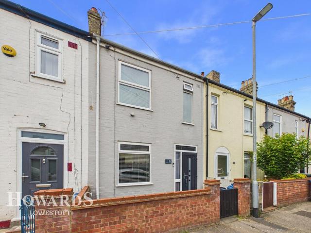 3 bedroom terraced house for sale