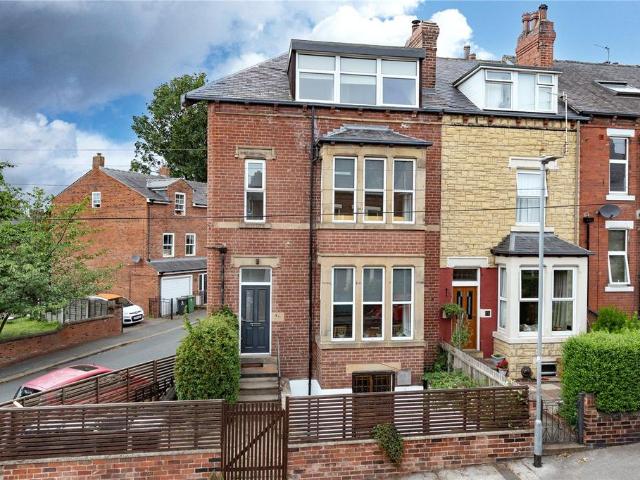 3 bedroom terraced house for sale