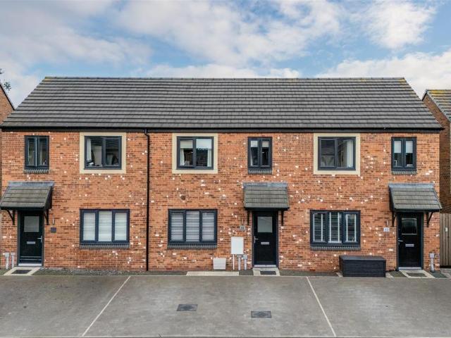 3 bedroom terraced house for sale