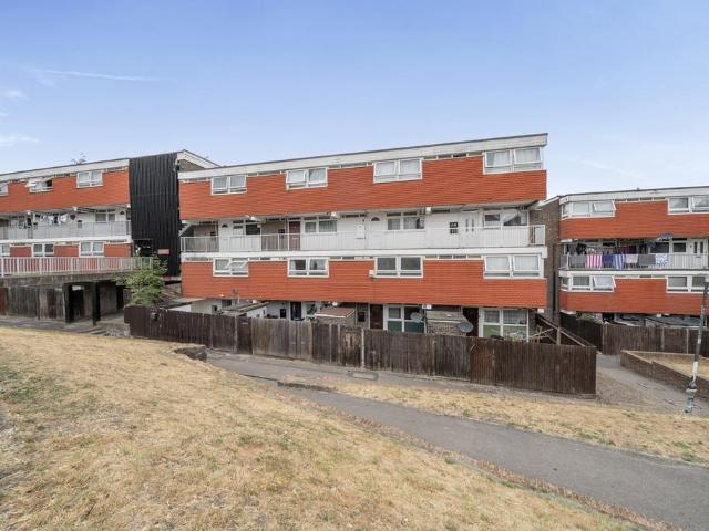 3 bedroom maisonette for sale