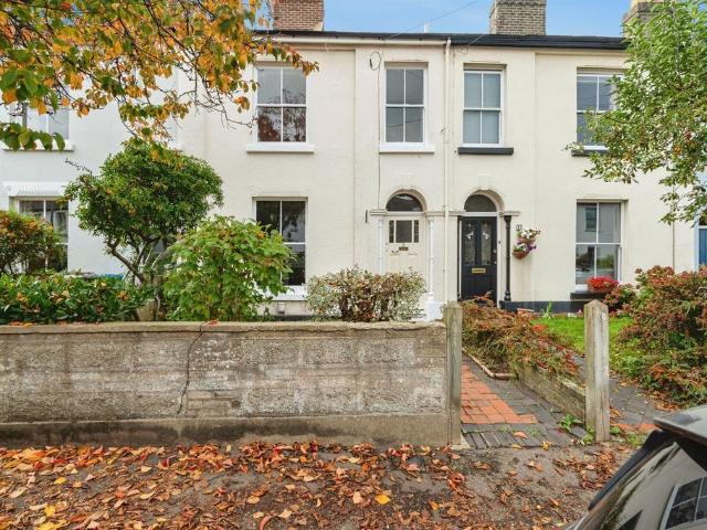 3 bedroom terraced house for sale
