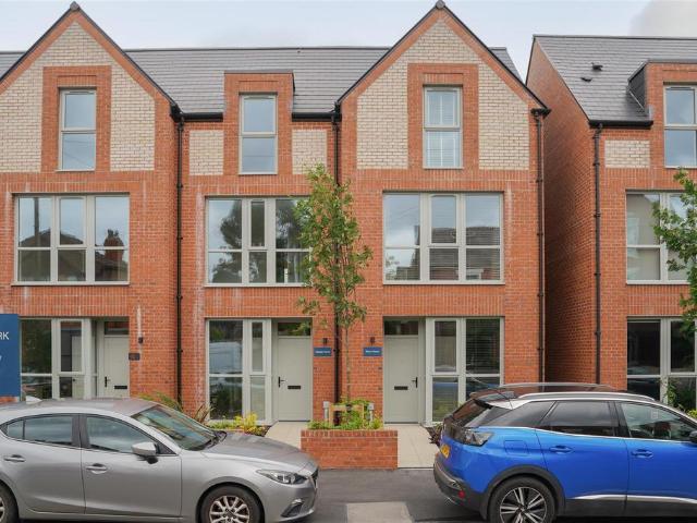 3 bedroom terraced house for sale