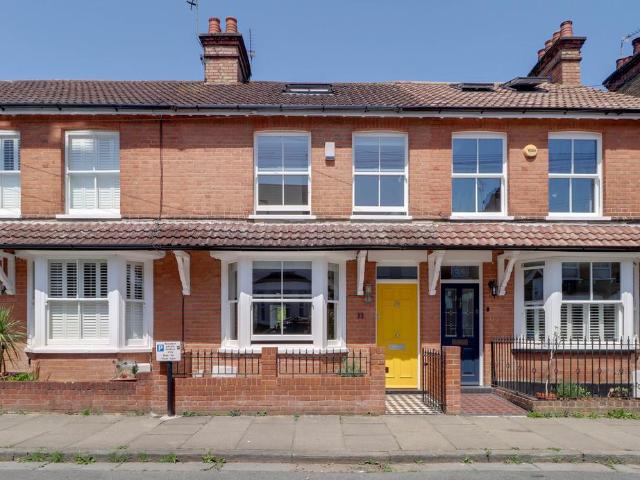 3 bedroom terraced house for sale
