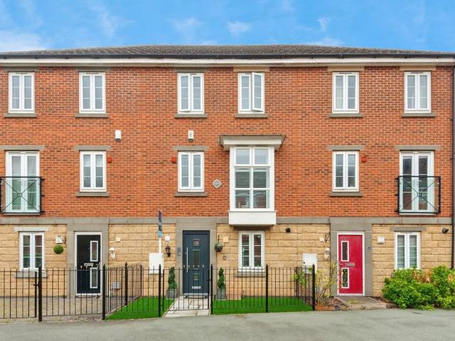3 bedroom terraced house for sale