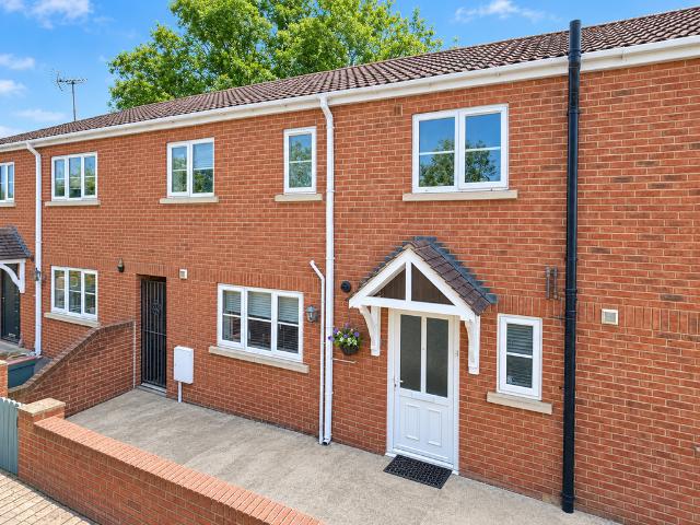 3 bedroom terraced house for sale
