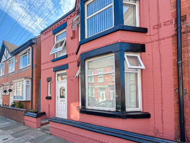 3 bedroom terraced house for sale