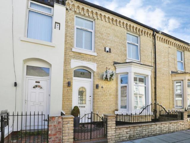 3 bedroom terraced house for sale