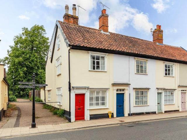 3 bedroom terraced house for sale