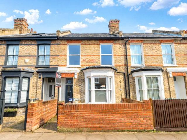 3 bedroom terraced house for sale