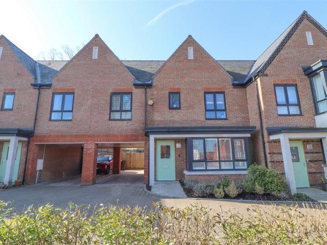 3 bedroom terraced house for sale
