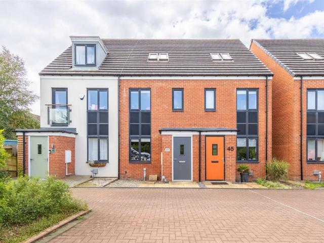 3 bedroom terraced house for sale