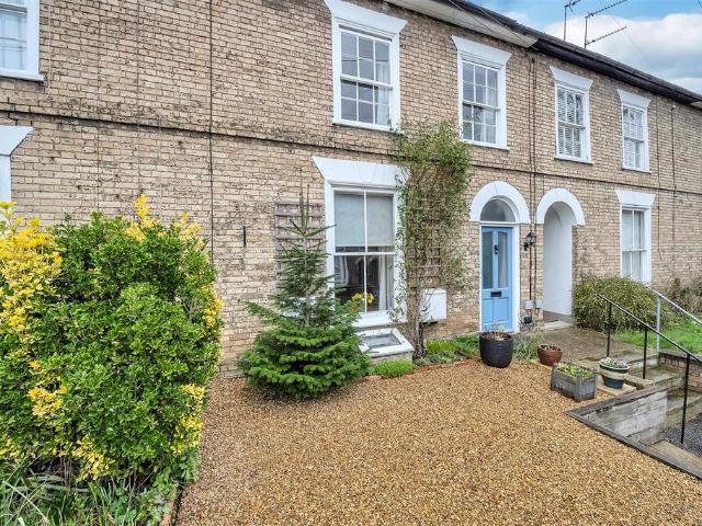 3 bedroom terraced house for sale