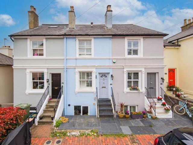 3 bedroom terraced house for sale