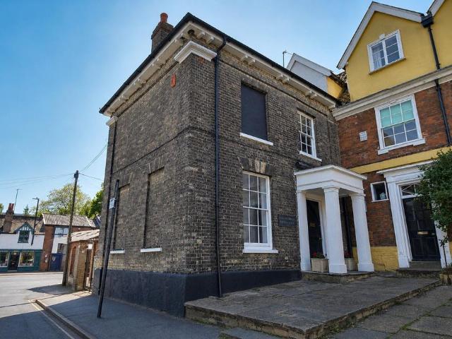 4 bedroom terraced house for sale