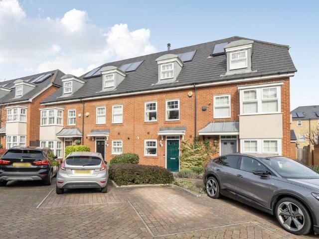 3 bedroom terraced house for sale