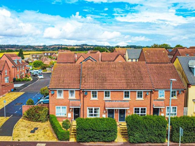 3 bedroom terraced house for sale