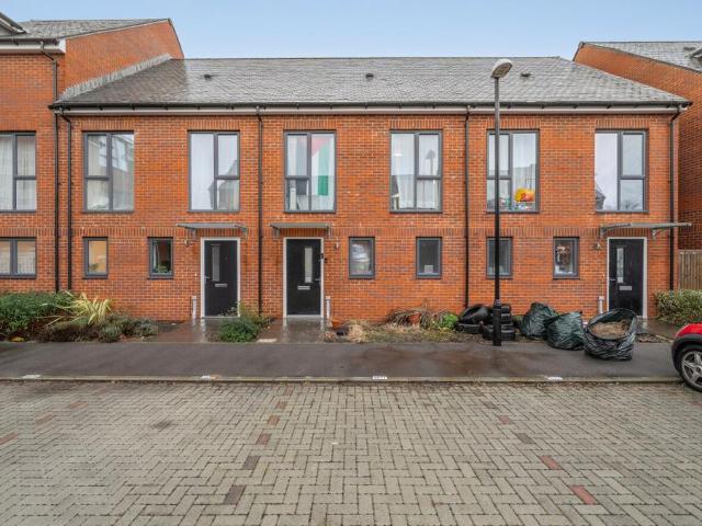 3 bedroom terraced house for sale