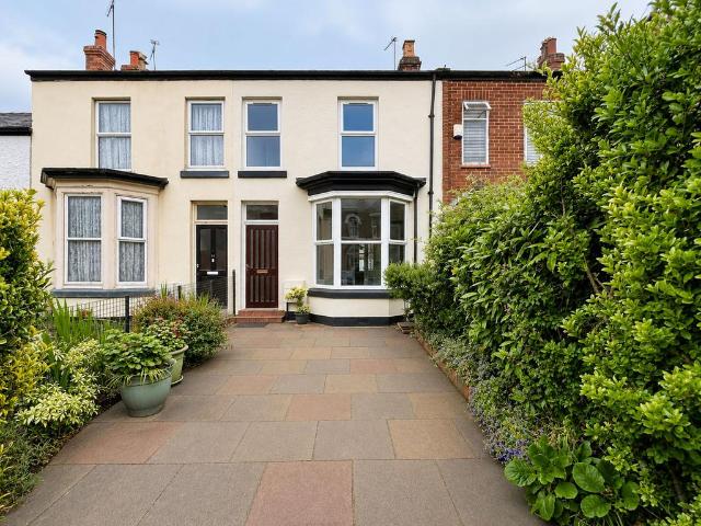 3 bedroom terraced house for sale