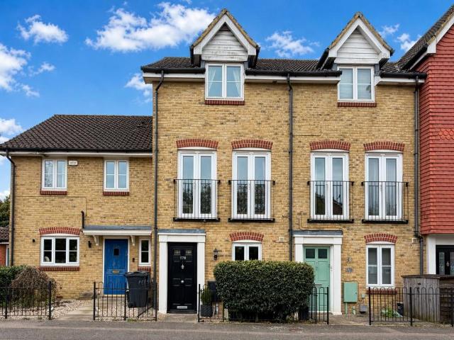 3 bedroom terraced house for sale