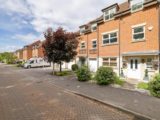 4 bedroom terraced house for sale