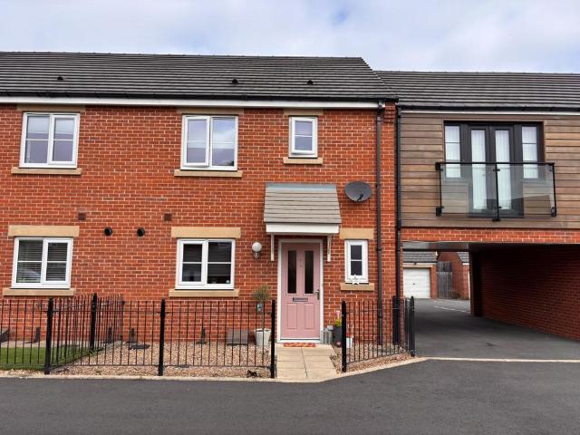 3 bedroom terraced house for sale